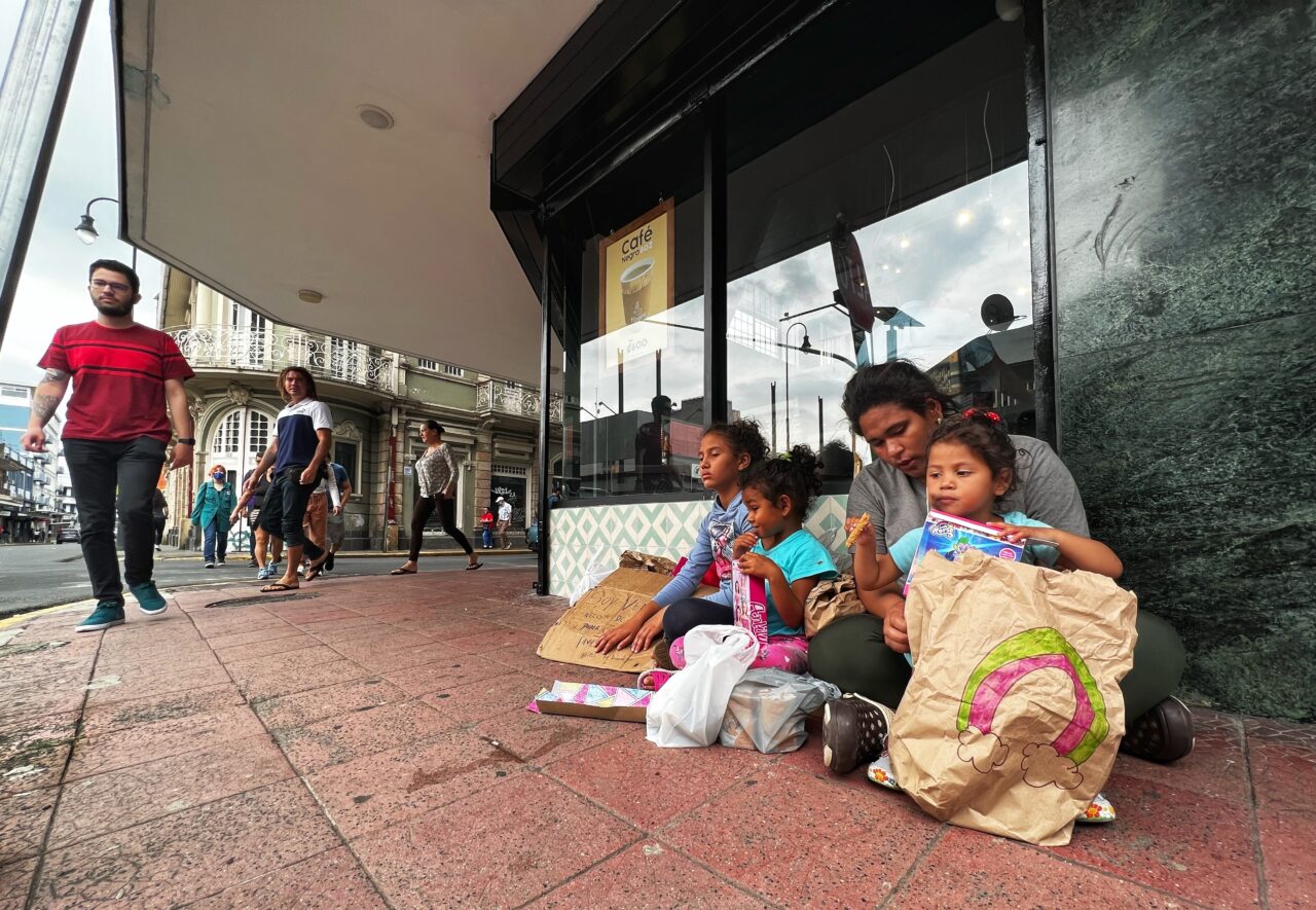 Los “caminantes de Venezuela” que superan el Darién respiran con la ...