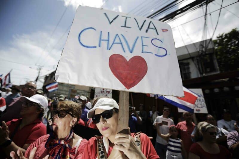 La “revolución” que Chaves atiza ante el sistema democrático de Costa Rica